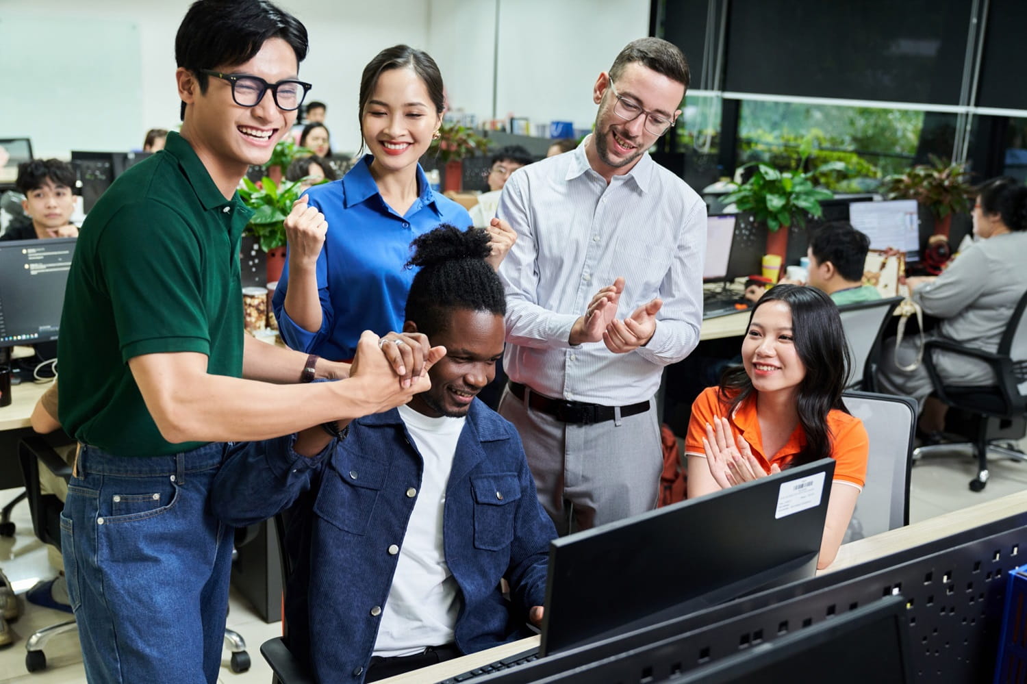 Năm 2023, doanh thu và lợi nhuận FPT tăng trưởng 19,6% và 20,1%