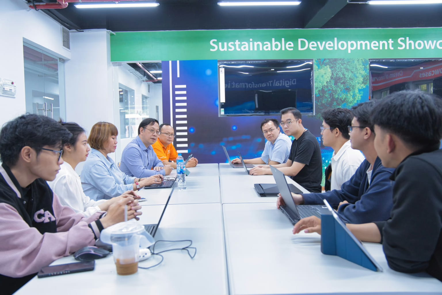 Trường ĐH FPT ra mắt phòng lab Innovation